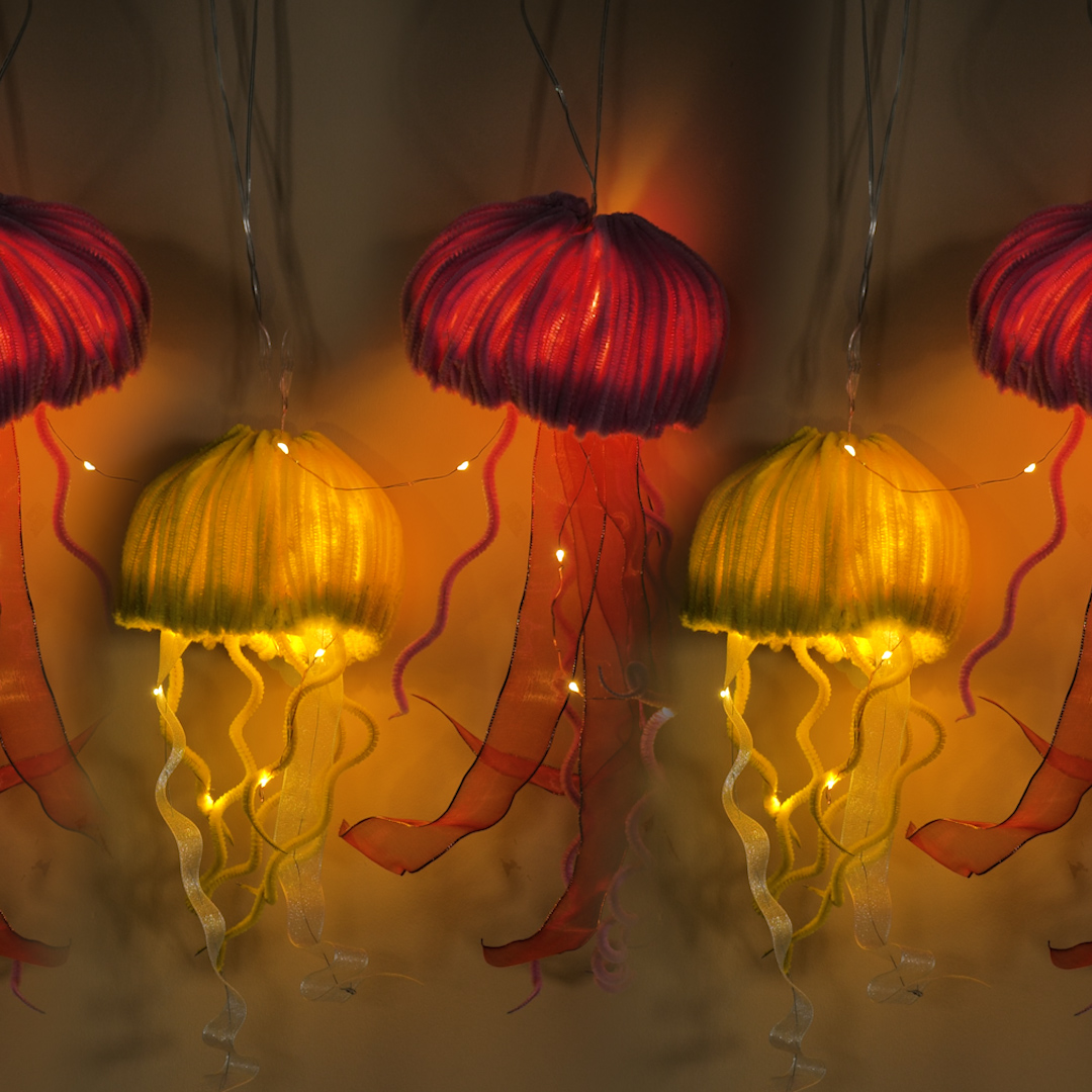Craft a DIY jellyfish light with us 🤍