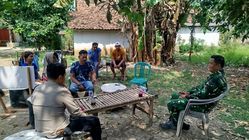 Sinergi TNI-Polri di Gantar, Babinsa Situraja gelar komsos untuk ...