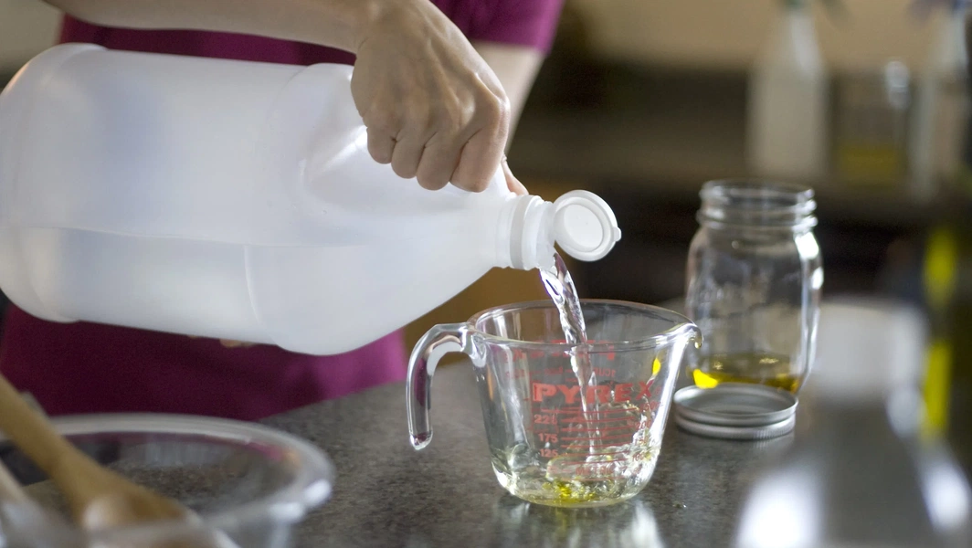 12 timeless and eco-friendly cleaning solutions