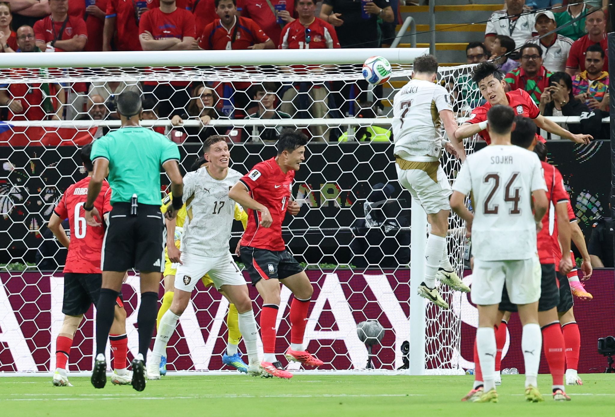 South Korea fight back to beat Czech Republic 2-1 at World Cup opener