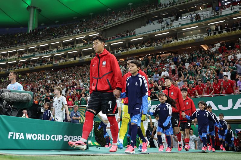 Soccer-South Korea's Son chases history, Sojka starts for Czechs