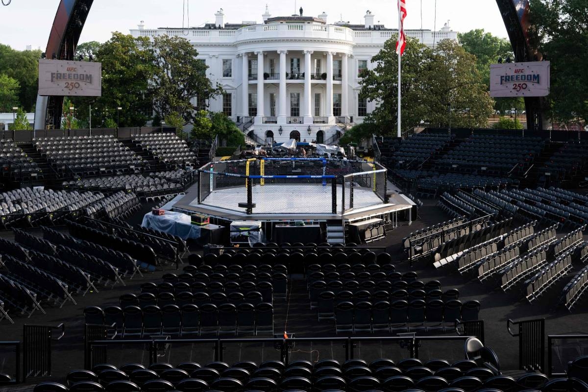 Lights! Camera! Cage match! The White House lawn's Octagon is ready for ...