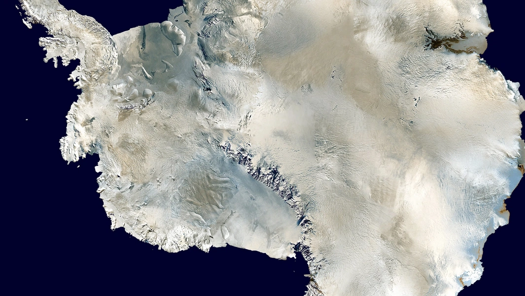 Hidden fan-shaped basins beneath East Antarctica