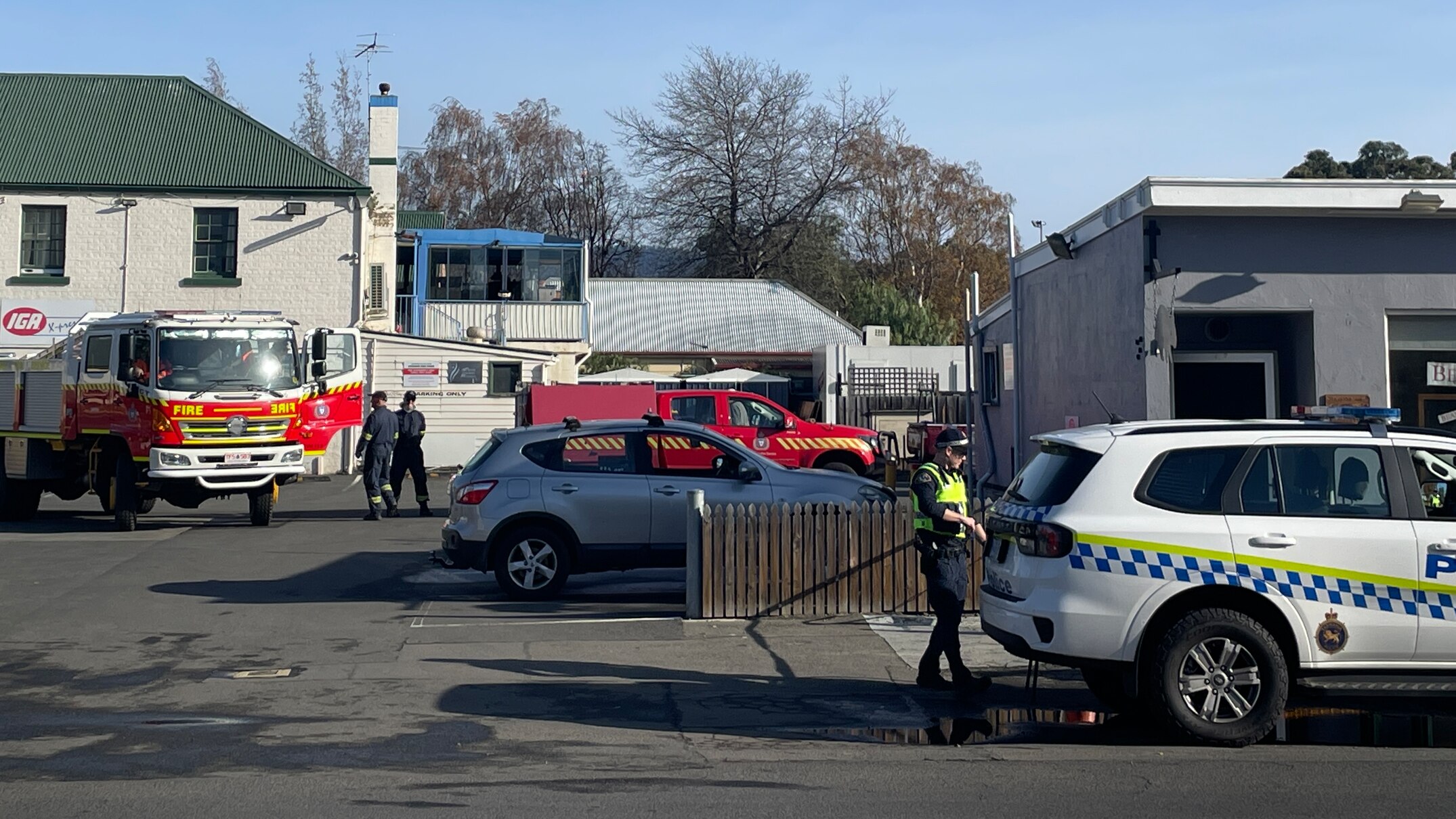 Tasmania police investigating two Richmond fires after man's body found