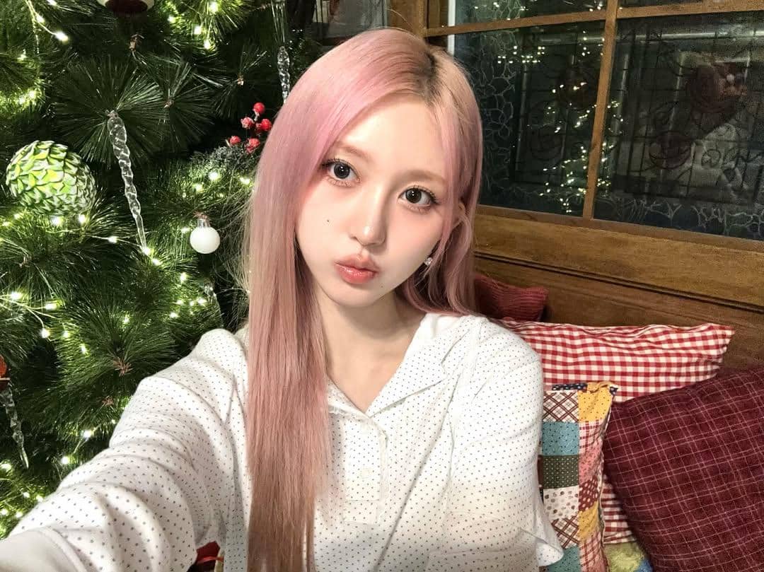 5 Inspirasi Warna Rambut a la Gaeul 'IVE' yang Fresh dan Stunning