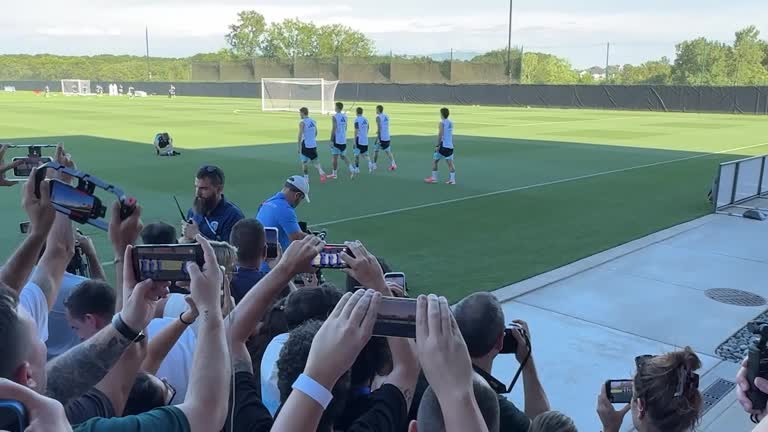 Media masses for maestro Messi as Argentina train for World Cup
