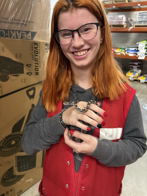 Tractor Supply worker frees a rat snake from a glue trap with dish soap ...