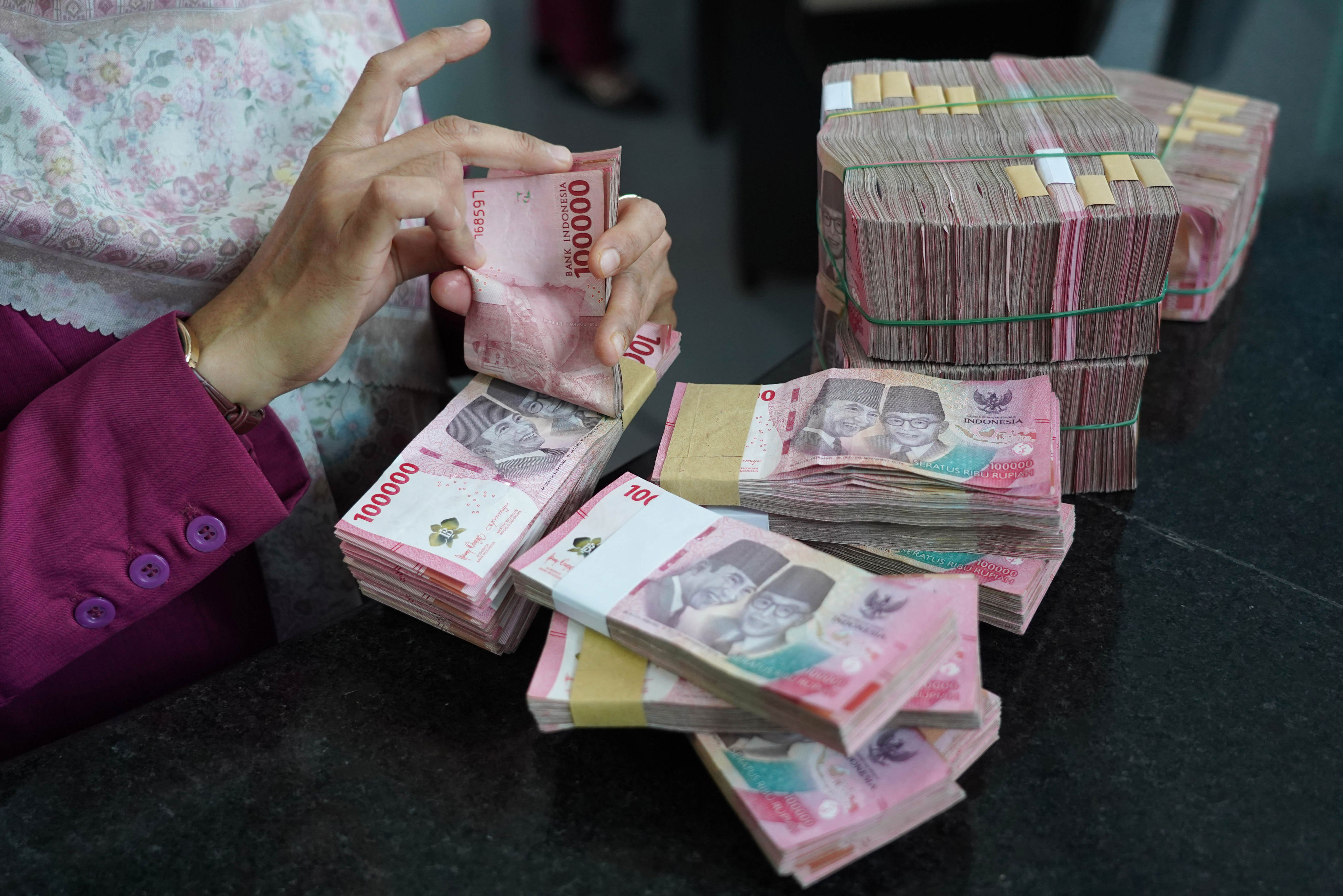 Rupiah menguat ke 17.959 per US$ di tengah harapan kesepakatan damai ...