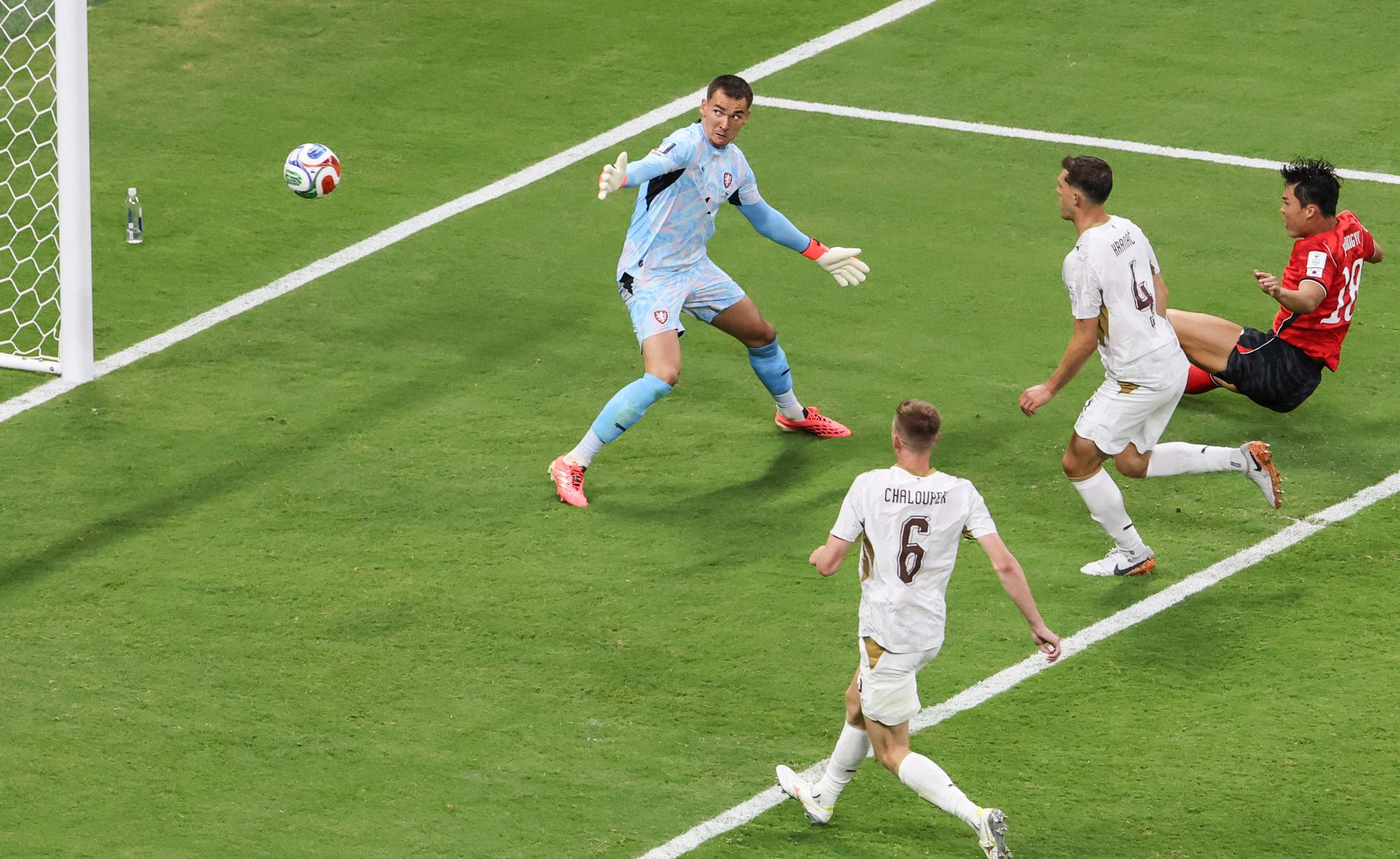 South Korea fight back to beat Czech Republic 2-1 at World Cup opener