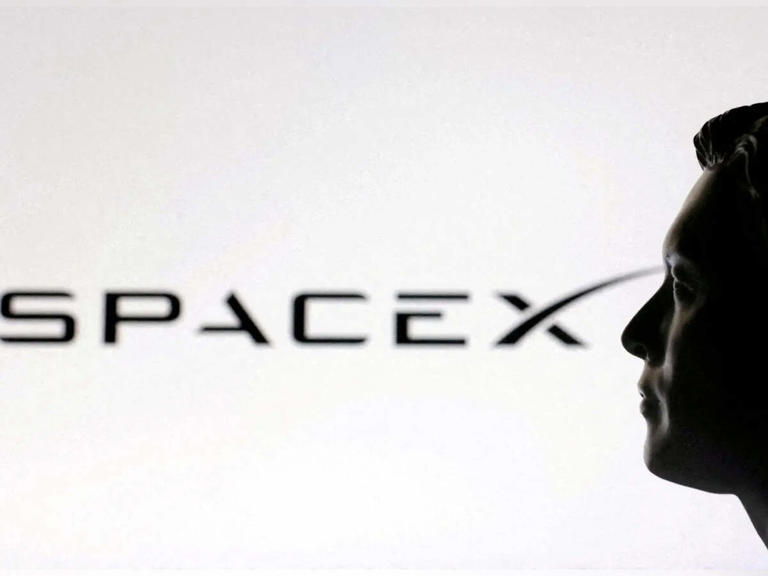 Science fiction? Musk's 'lofty' SpaceX goals seem unrealistic, skeptics say