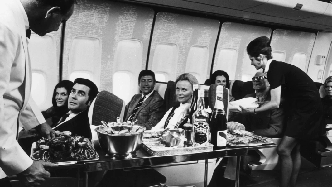 9 expert-approved drinks and tips for air travel