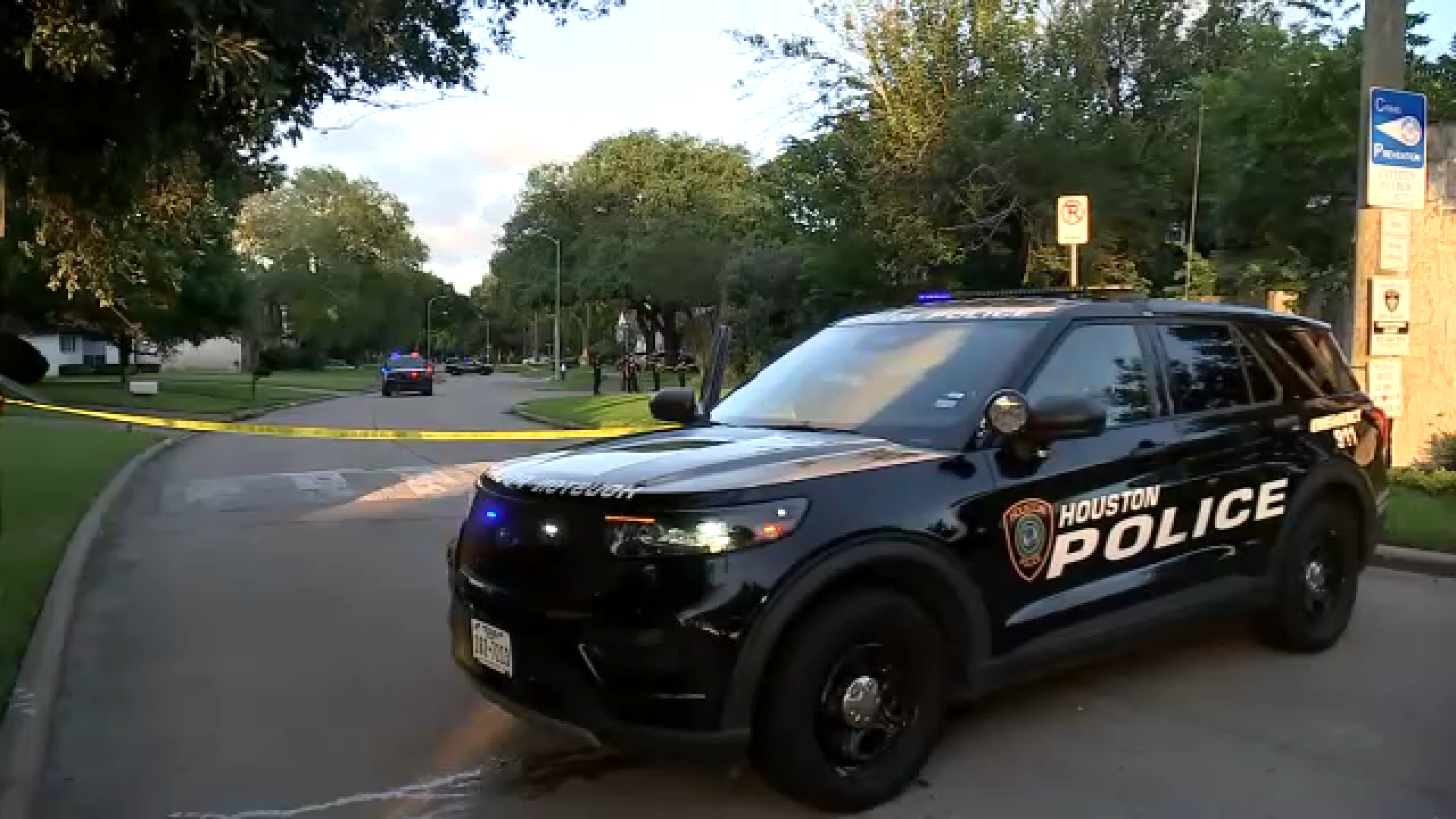 Suspect shot by officer after pointing gun at a father and child in ...