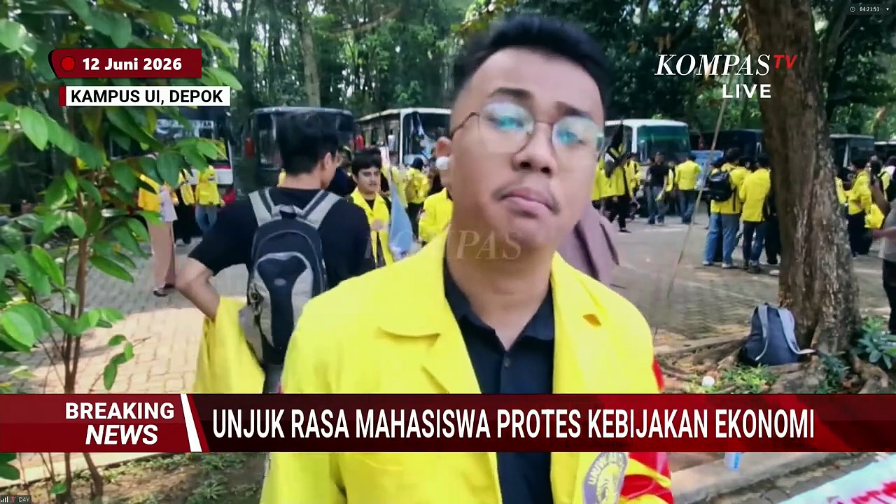 Bergerak! BEM UI & Aliansi Mahasiswa demo di Bundaran HI usai salat ...