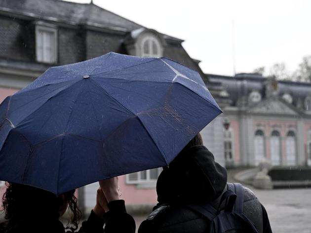 Schirm bleibt Pflicht: Regen und Wind begleiten NRW durchs Wochenende