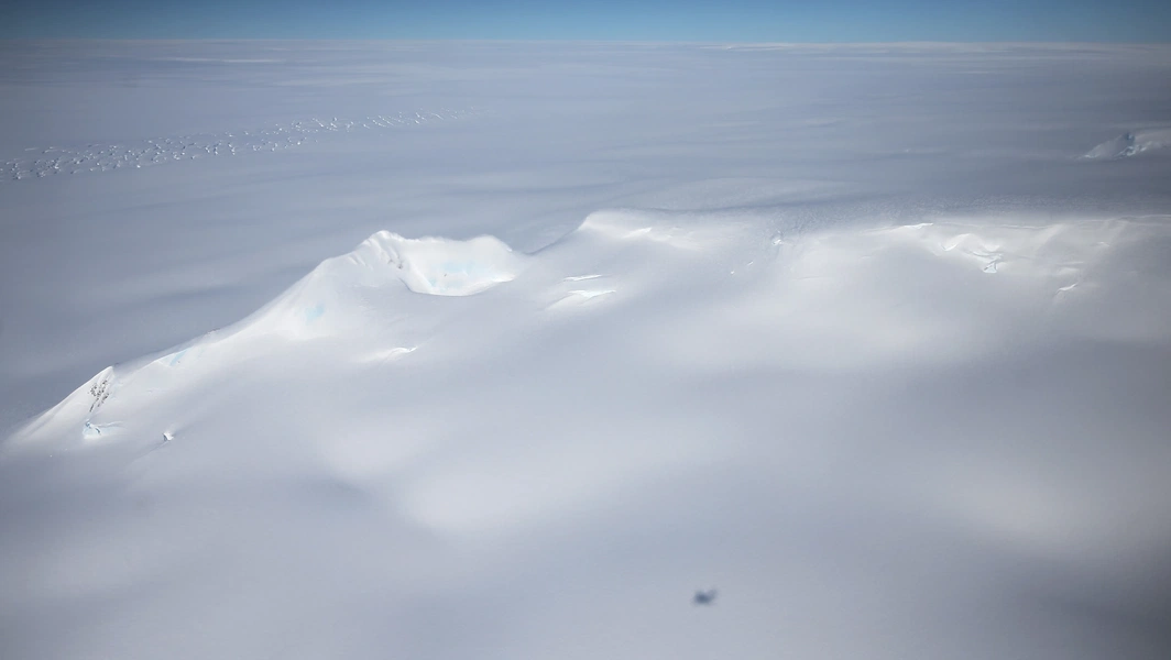 Hidden fan-shaped basins beneath East Antarctica