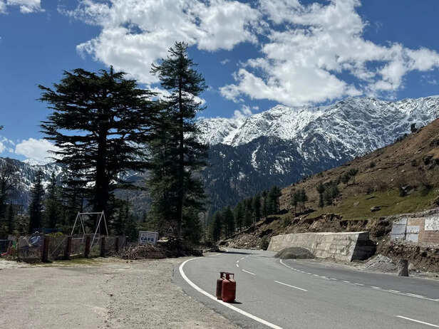Top 10 romantic mountain destinations for couples in India