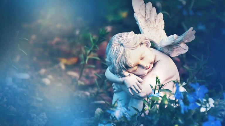 5 beautiful signs your guardian angel may be trying to reach you