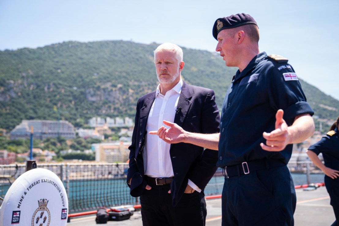 Starmer clings on as defence ministers quit