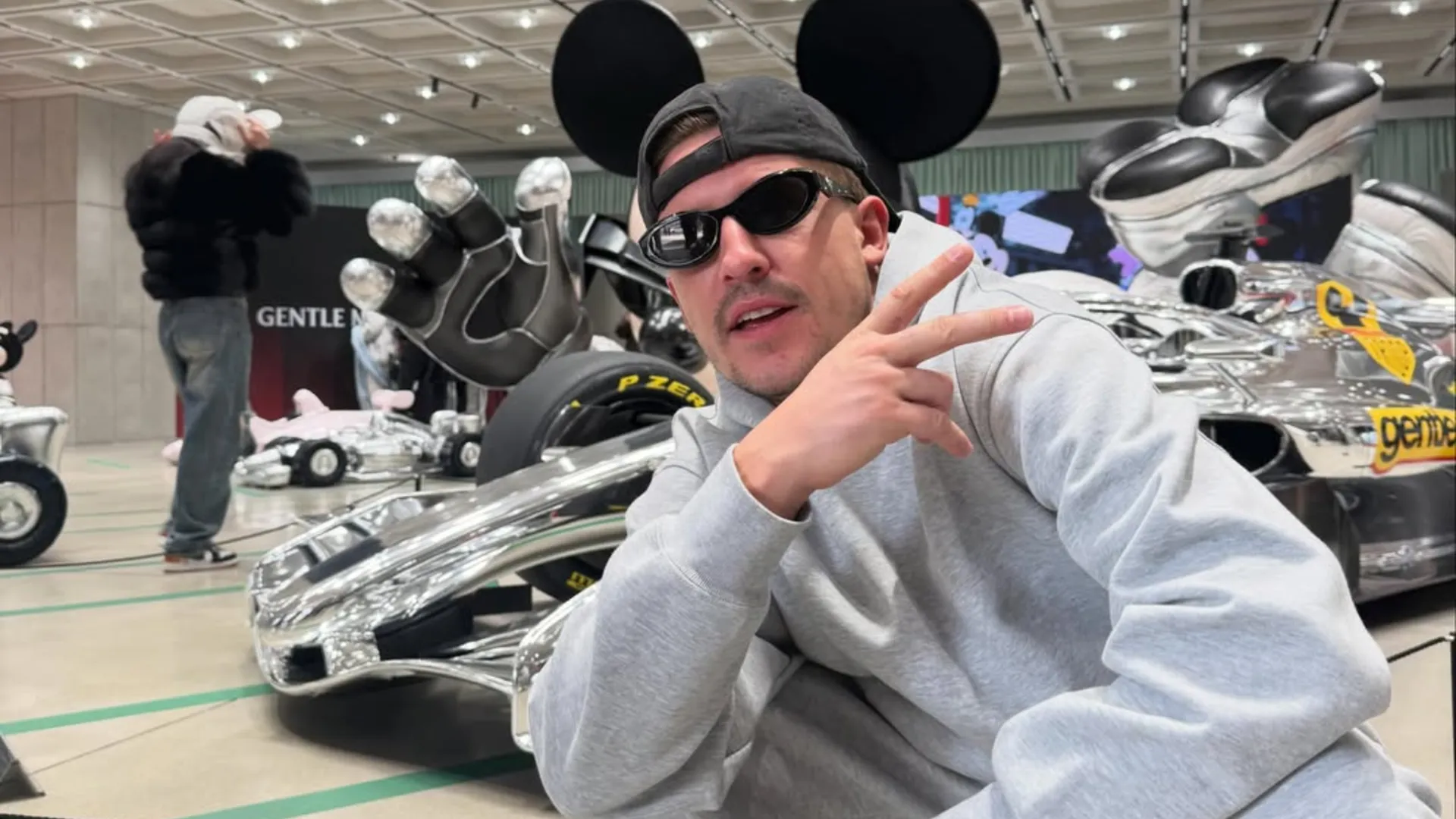Zien: in deze dikke Ferrari (t.w.v. € 335.000) rijdt rapper Lil Kleine