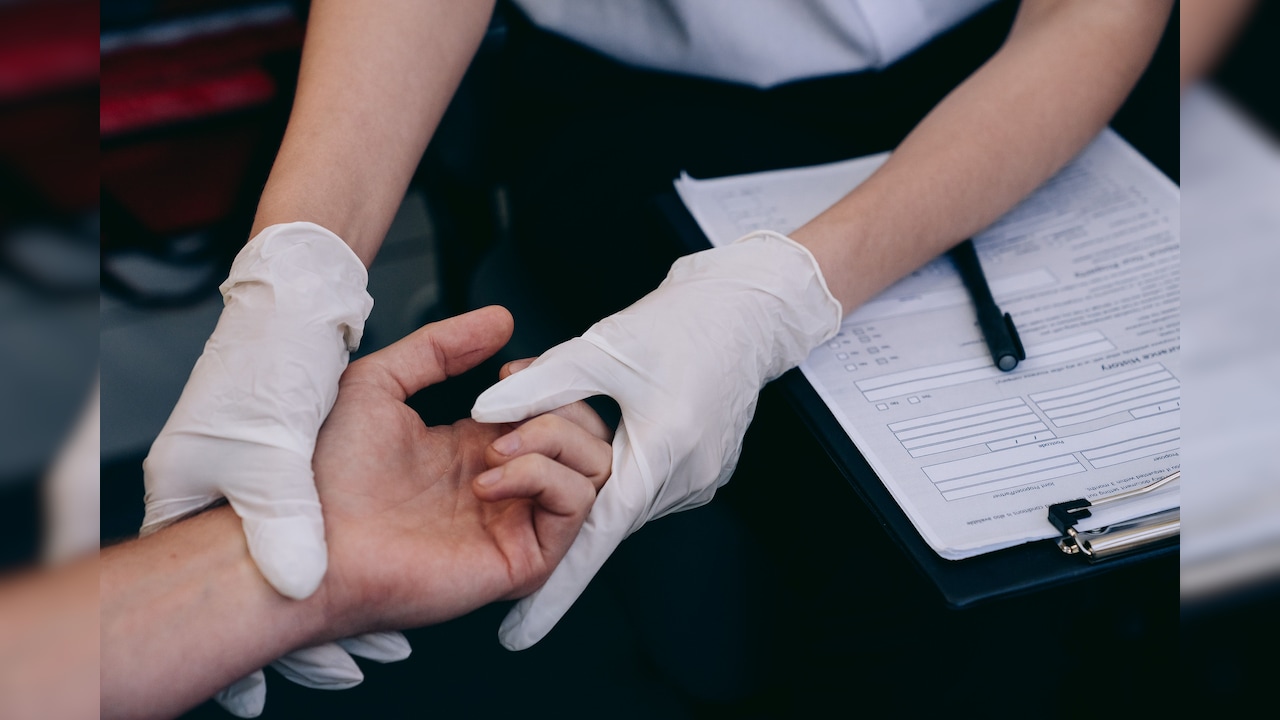 'Go to hospital': Boss forces injured employee to rest in wholesome ...
