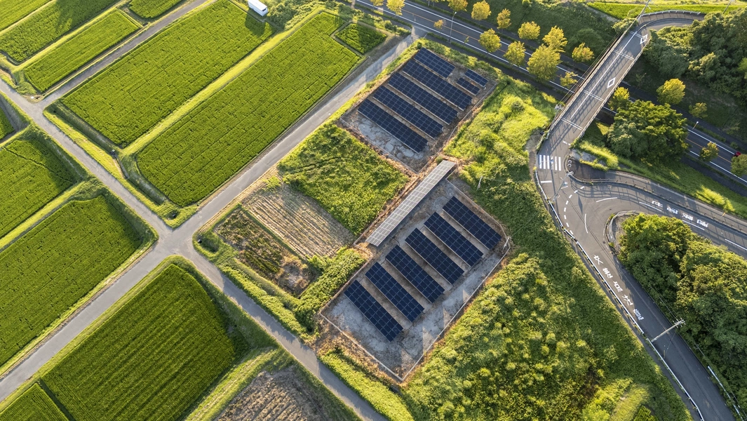 US solar farms: Energy, agriculture, and environment