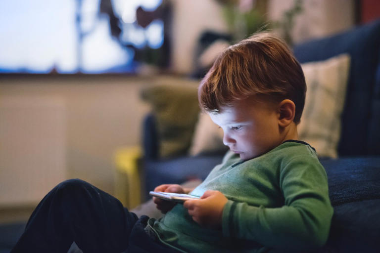 Dear Abby: My sister is having an affair with a wealthy older man — and ...