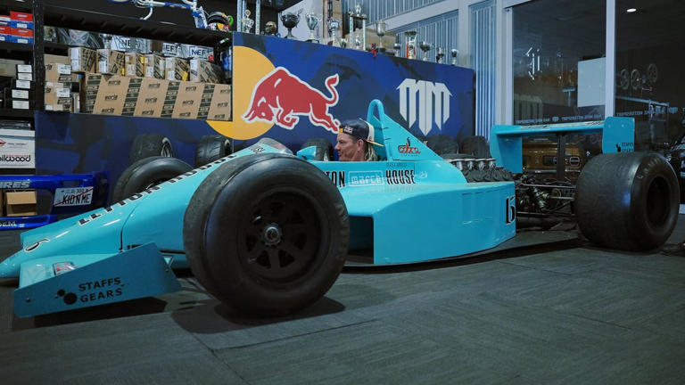 Transformer une Formule 1 en voiture de drift à moteur rotatif : l ...
