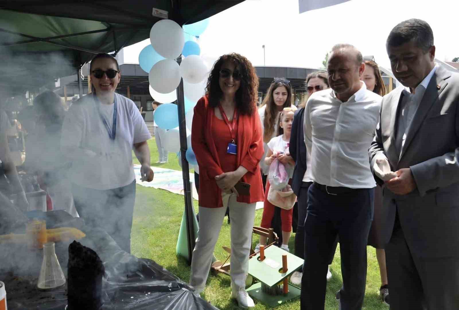 Düzce GençTek bilim şenliği göz doldurdu