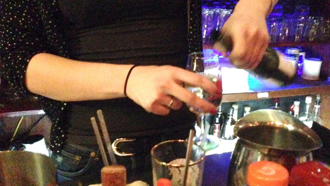 10 unforgettable bartender stories from behind the bar