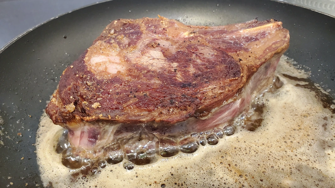 Pan-fried steak techniques for flavor and texture