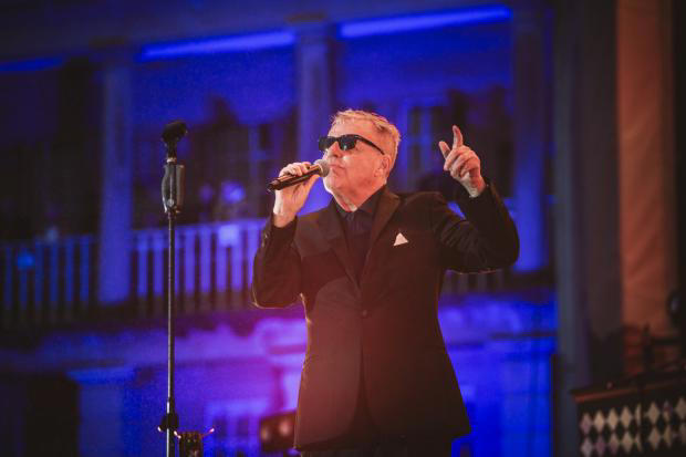 'Turned out nice again' - Massive crowd enjoys first Piece Hall show of ...