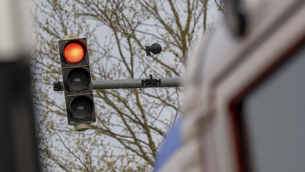 How traffic sensors and cameras control intersections