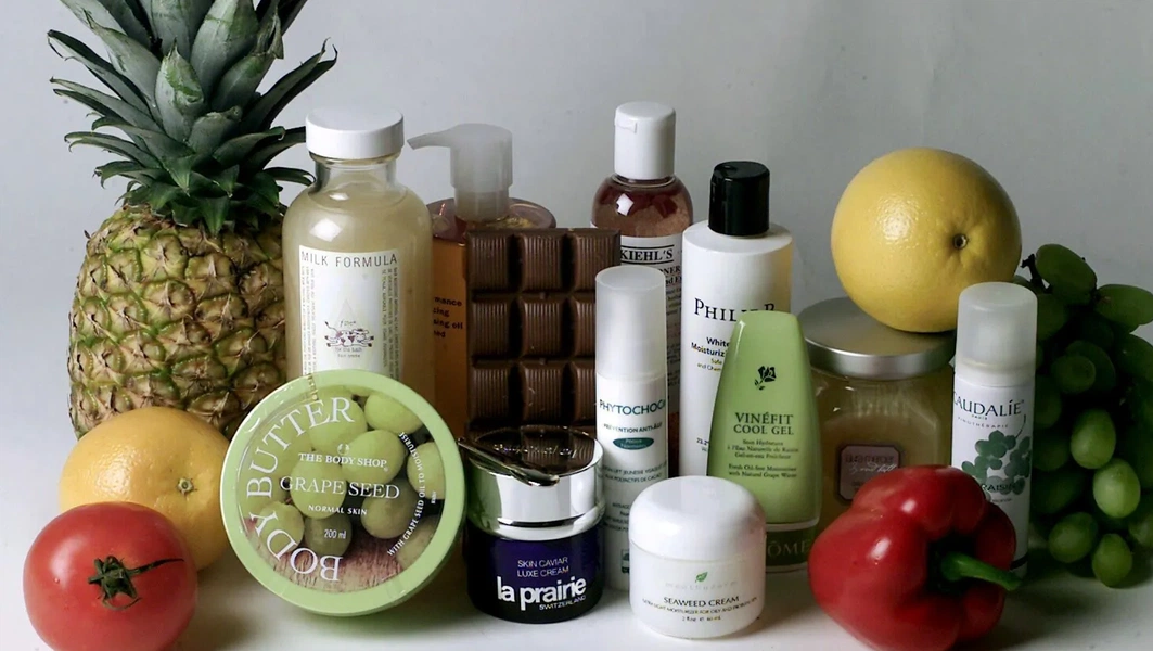 AHAs vs BHAs made simple for glowing skin