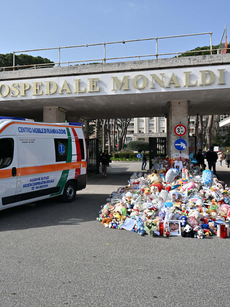 Cuore "bruciato" al Monaldi: sospesi i cardiochirurghi del piccolo Domenico