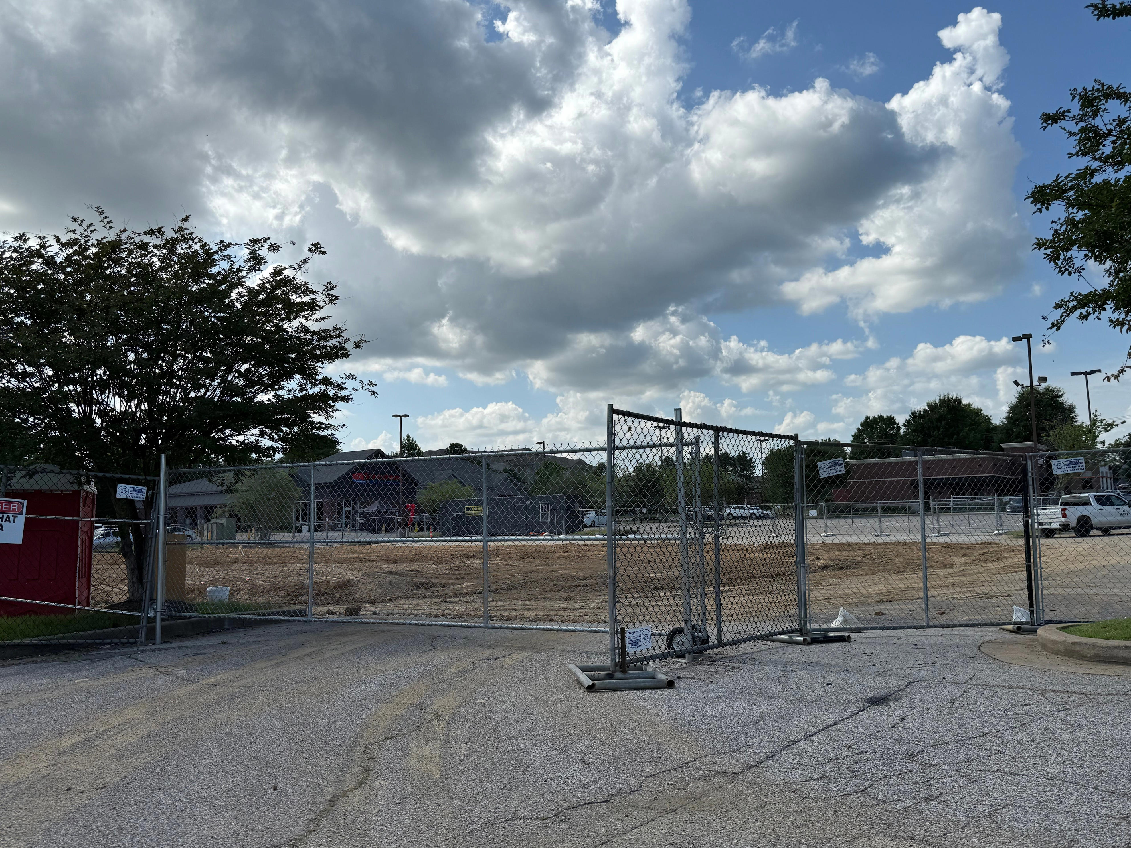 What's that under construction next to Raymah Cafe?