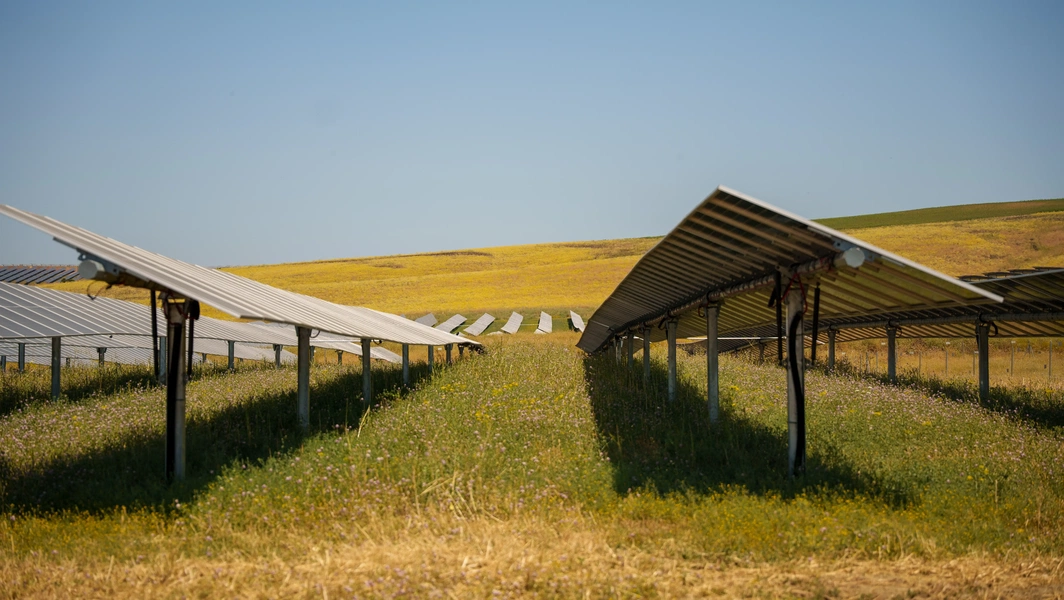 US solar farms: Energy, agriculture, and environment