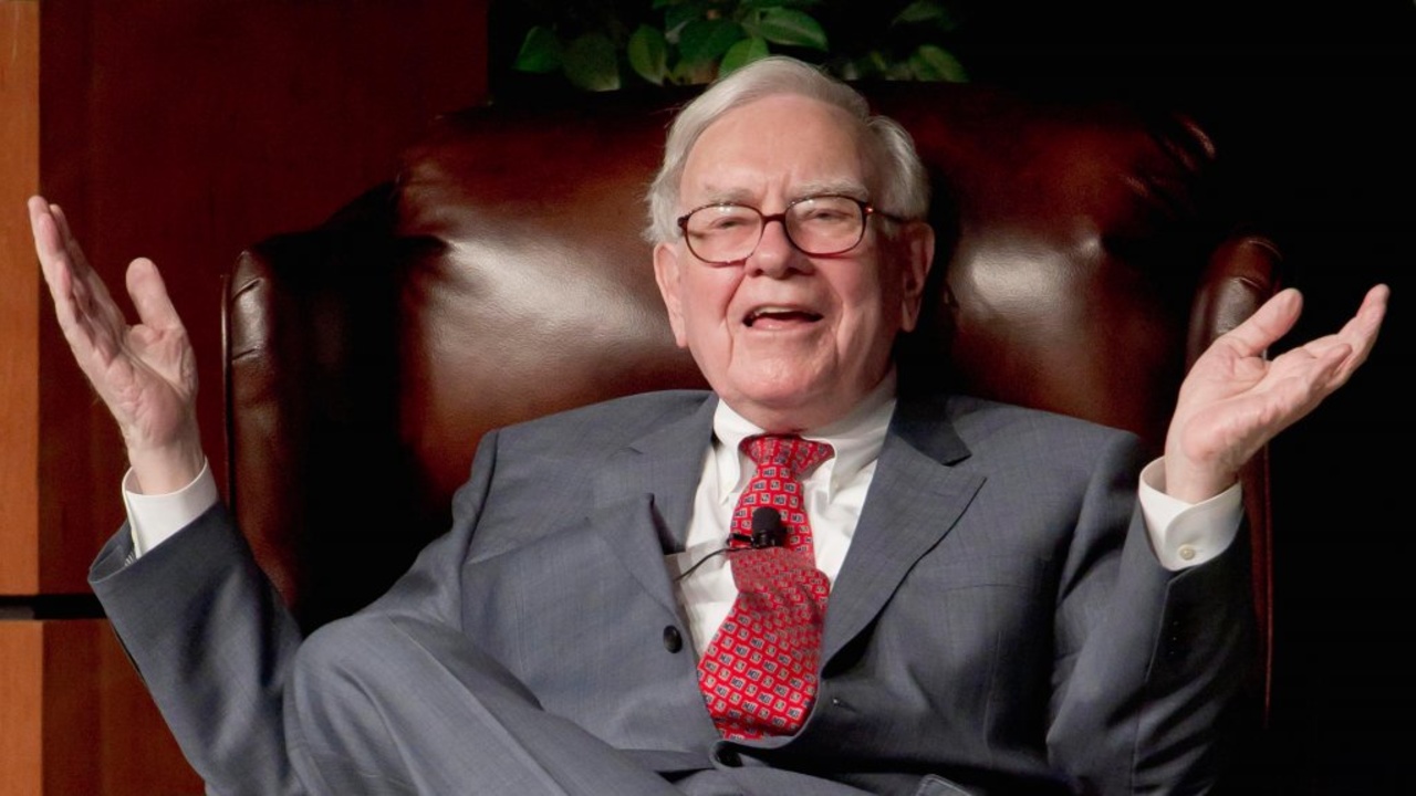 Warren Buffett’s advice for building wealth on an average salary