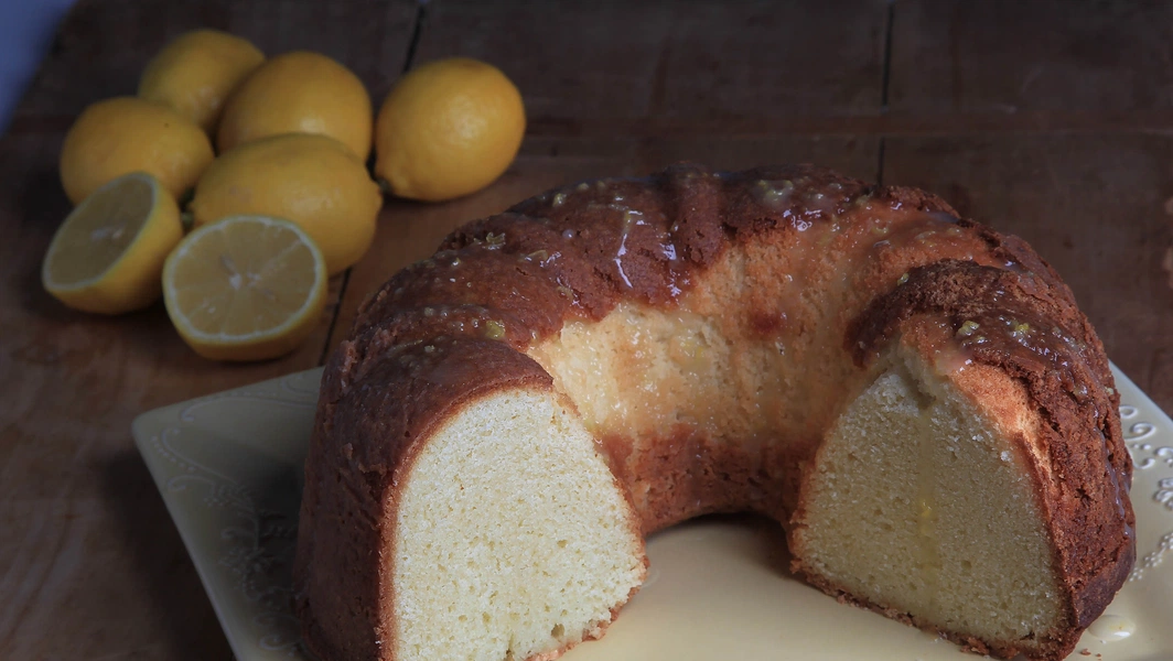 9 simple and nostalgic 4‑ingredient cakes