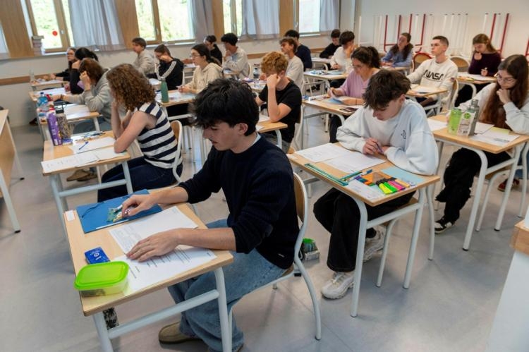 Bac de maths 2026 : les élèves de première ont planché sur la nouvelle ...