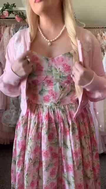 Feminine dress outfit ideas for a pretty everyday look