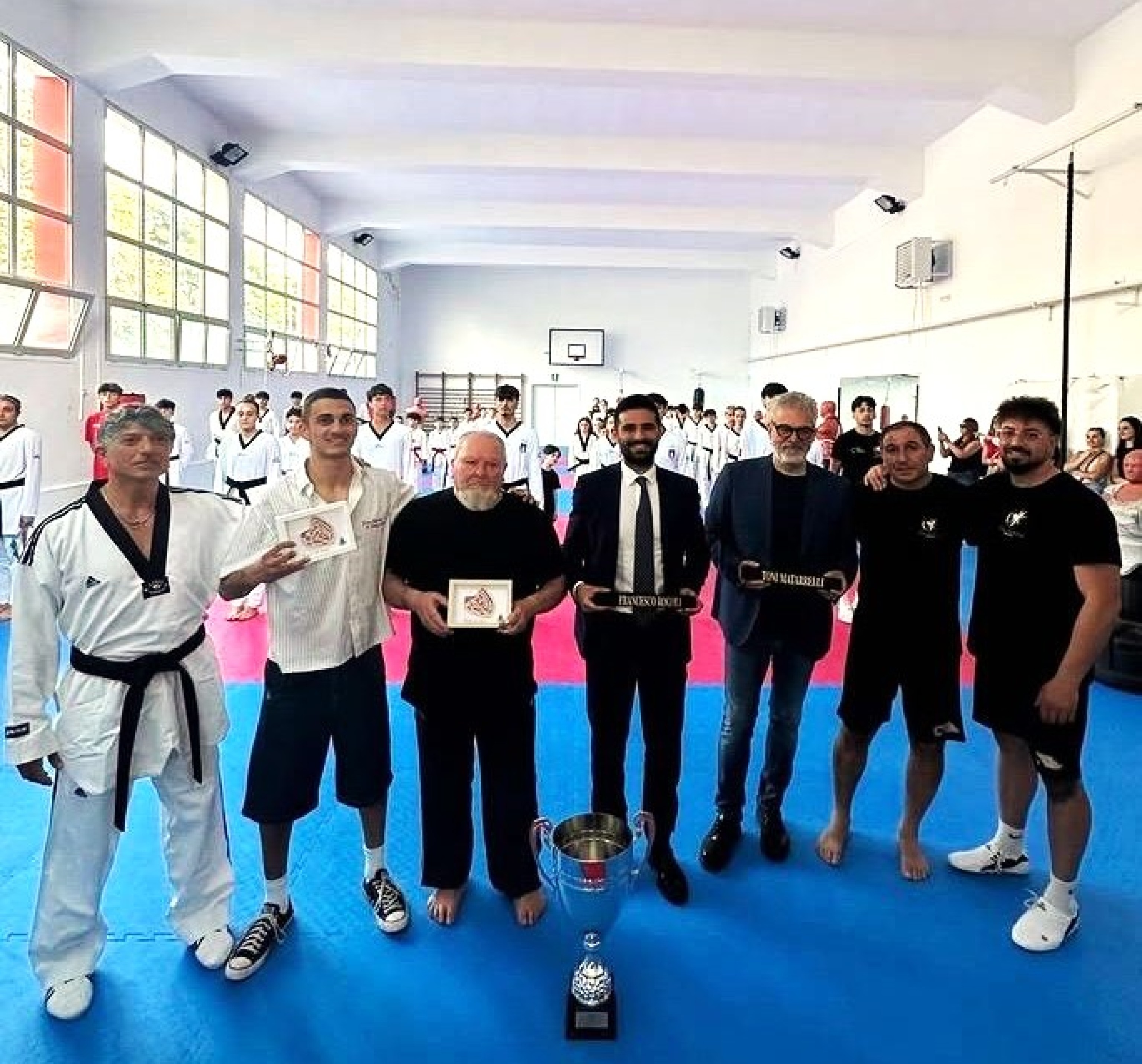Taekwondo: Dell'Aquila nella 'sua' palestra a Mesagne festeggia l'oro ...