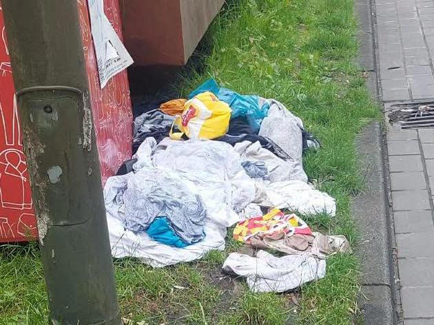 Altkleider-Container vermüllt: ASH muss regelmäßig ausrücken