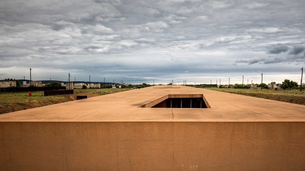 16 hidden histories behind famous structures