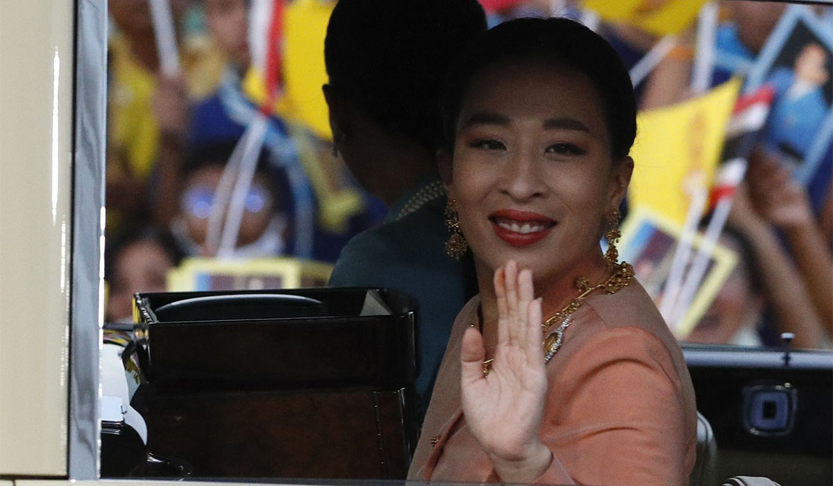 Thai princess who collapsed while walking her dogs dies