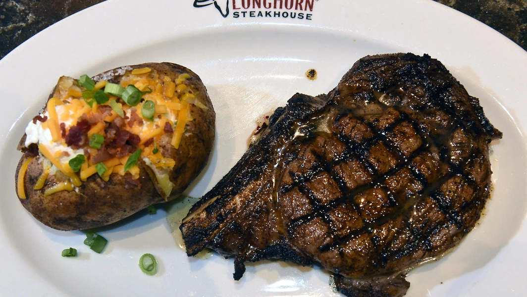 15 insider tips for dining at LongHorn Steakhouse