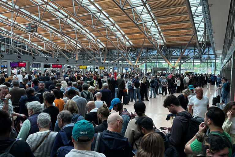 Security area at Hamburg Airport evacuated due to police incident
