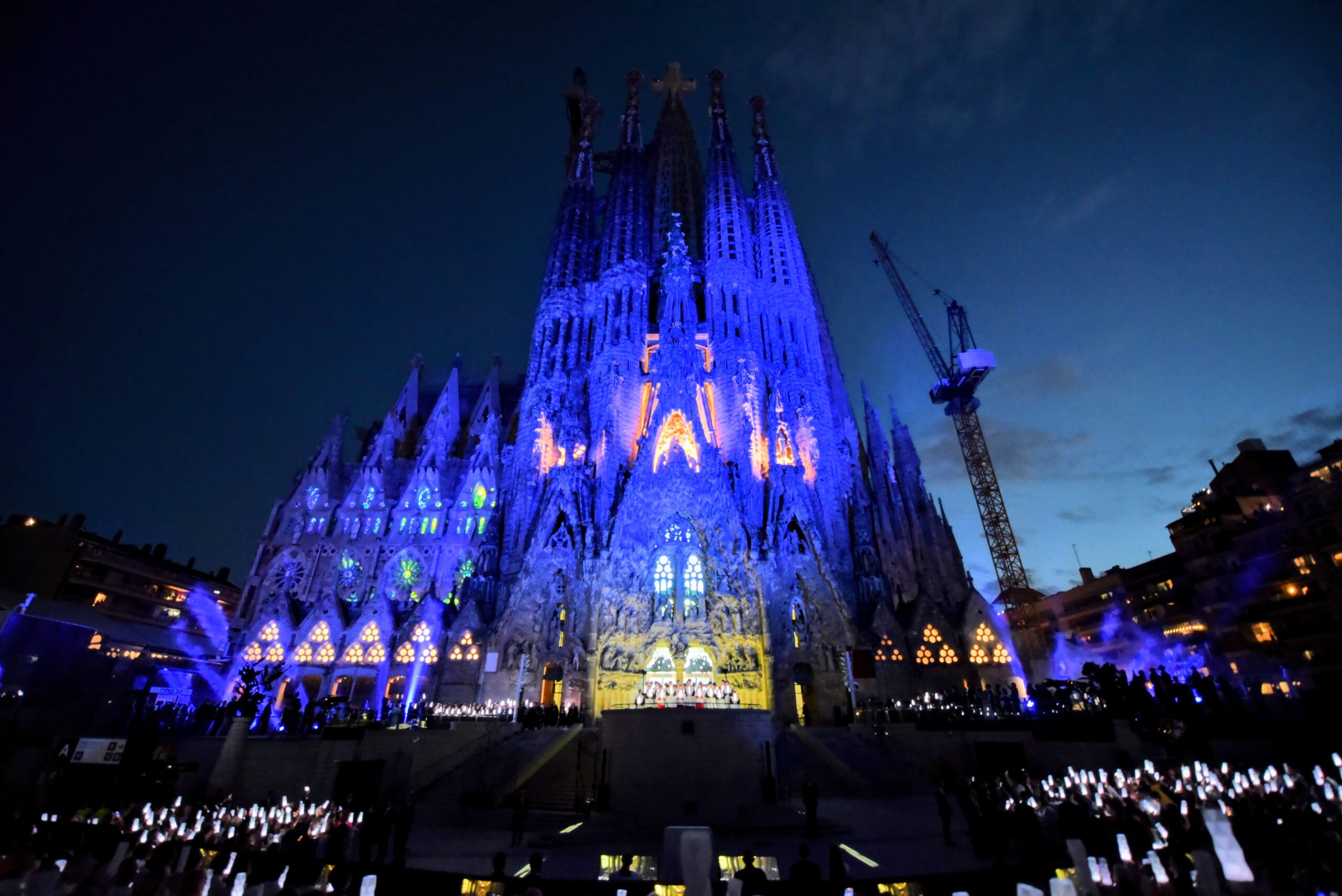 Grand spectacle à la Sagrada Familia avec le pape Léon XIV