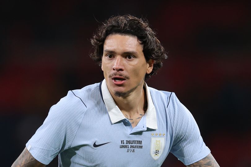 Darwin Nunez told to join Liverpool rival in controversial transfer move