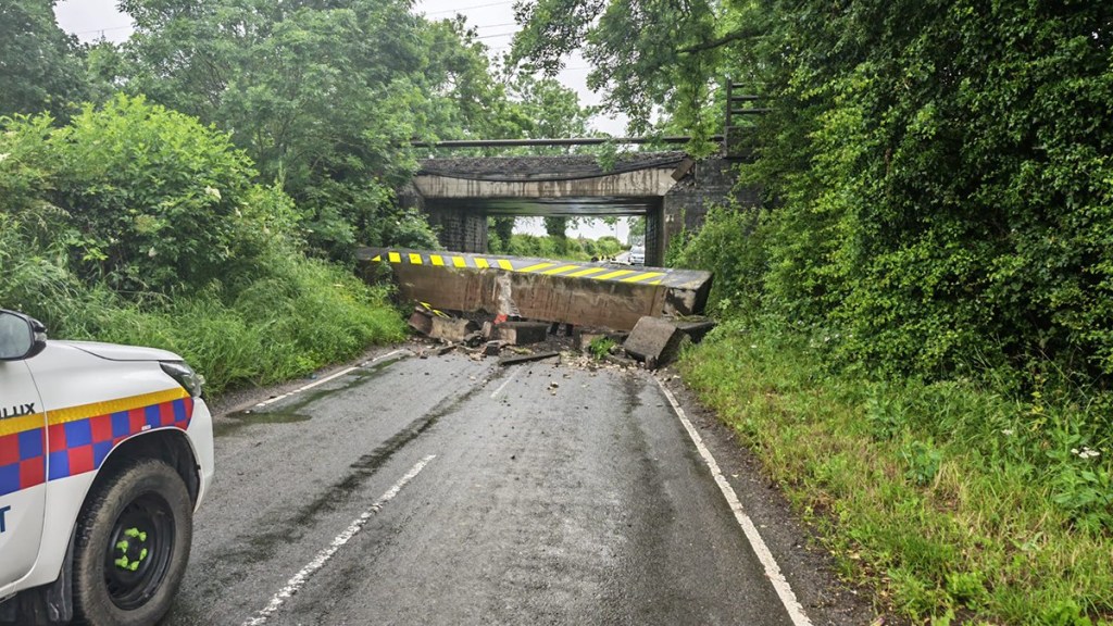 Rail bridge collapses on main line into central London