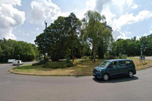 Motorcyclist injured following crash at Kanes Hill roundabout